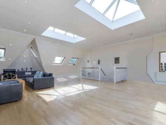 Apartment at Compayne Gardens, Greater London