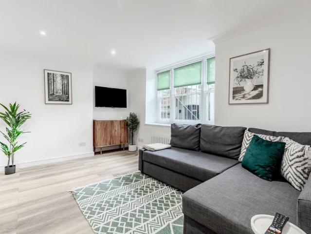 Apartment at Conduit Mews, City of Westminster