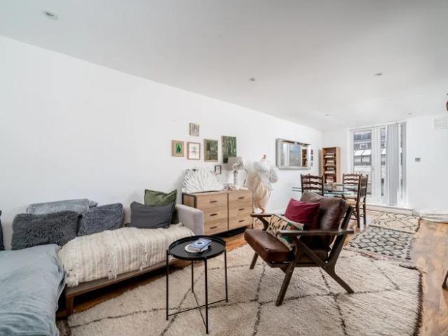 Apartment at Conduit Mews, City of Westminster