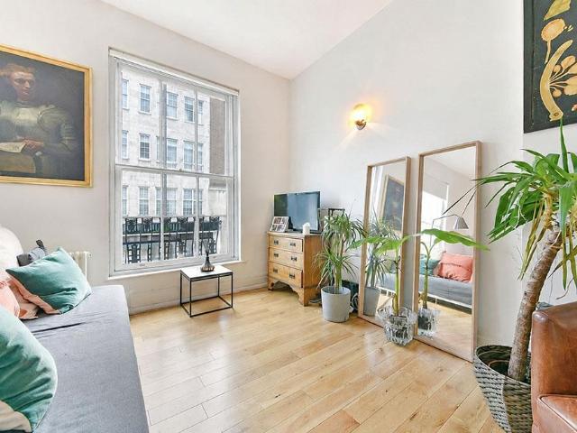Apartment at Conduit Place, City of Westminster