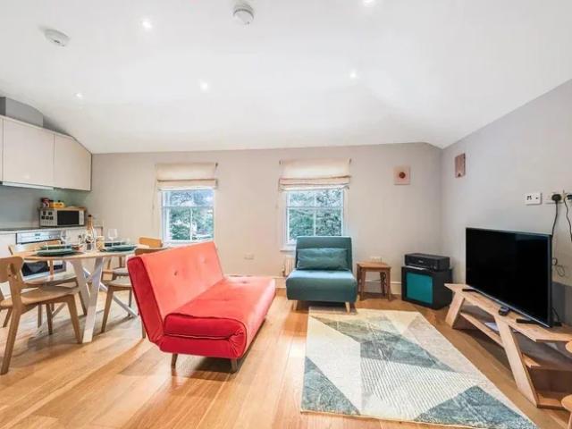 Apartment at Coningham Road, Greater London
