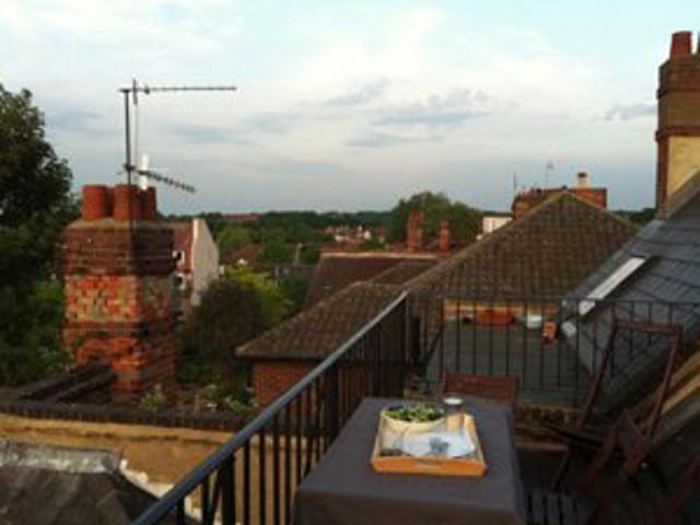 Apartment at Connaught Avenue, Greater London