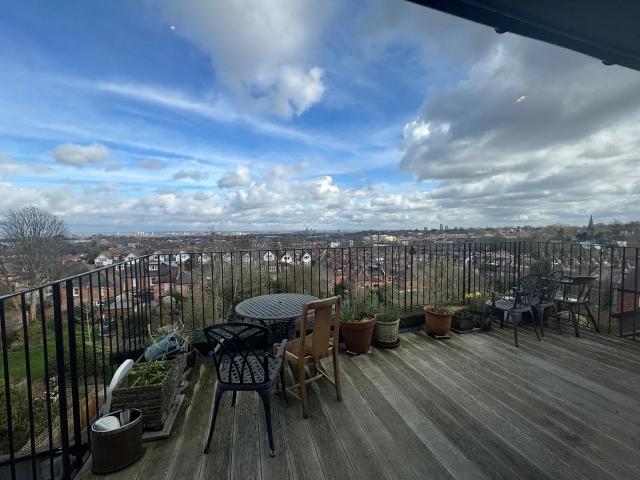 Apartment at Coolhurst Road, Greater London