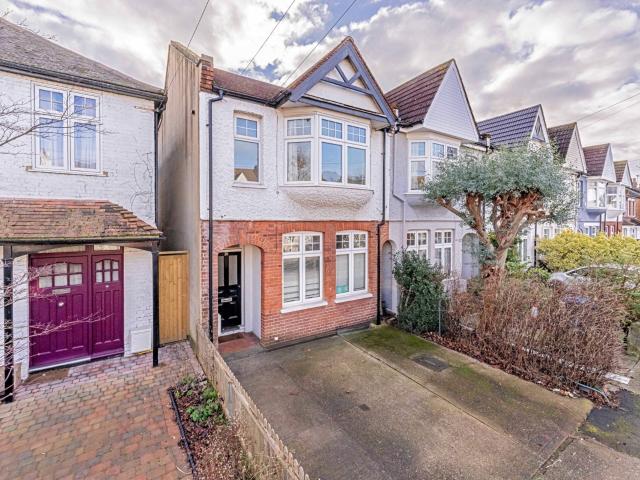 Apartment at Coombe Gardens, Greater London