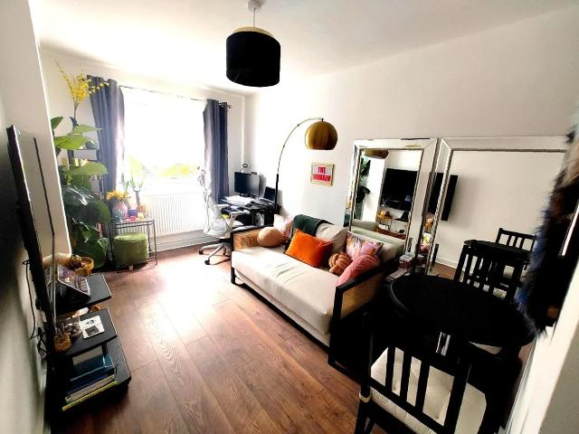 Apartment at Cooper Close, Greater London