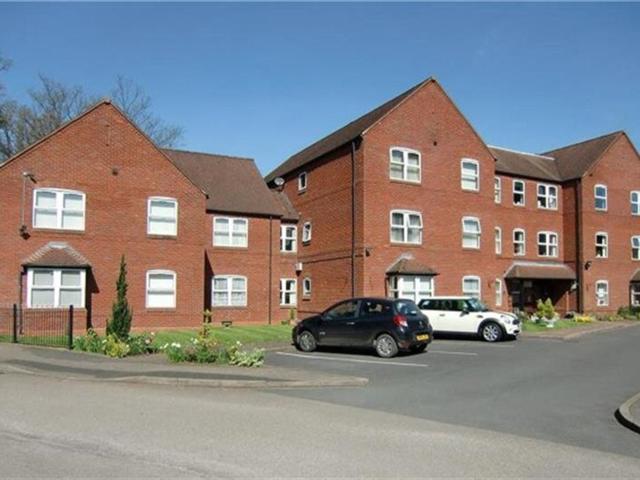 Apartment at Cooper Drive, Metropolitan Borough of Solihull