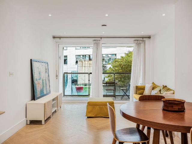 Apartment at Copenhagen Tunnel, Greater London
