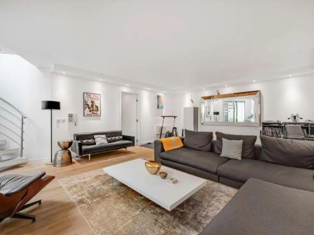 Apartment at Copenhagen Street, Greater London