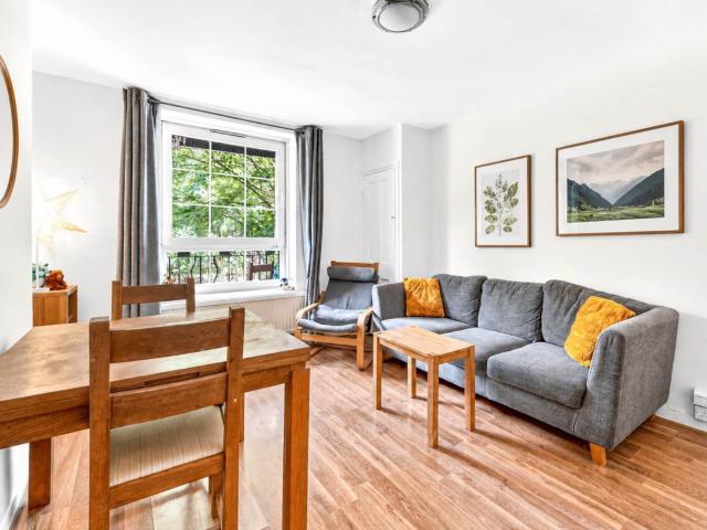 Apartment at Copenhagen Street, Greater London