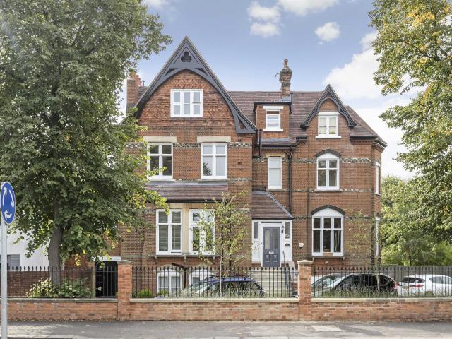 Apartment at Copse Hill, Greater London