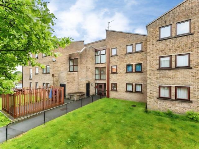 Apartment at Coppice Wood Avenue, Leeds