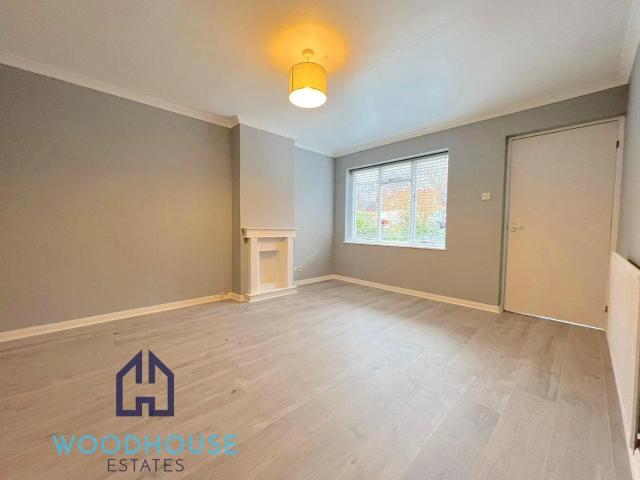 Apartment at Copwood Close, Greater London