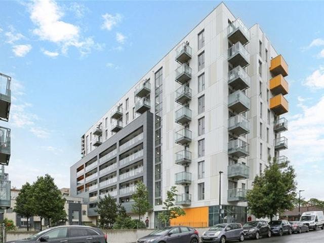 Apartment at Cordelia Street, Greater London