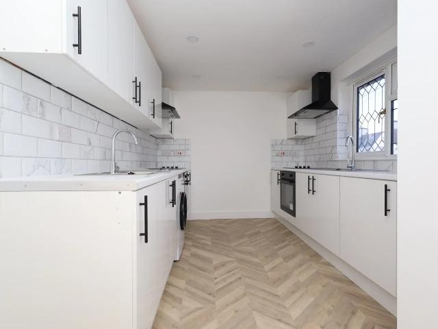 Apartment at Cordingley Road, Greater London