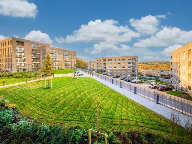 Apartment at Cornforth Lane, Greater London