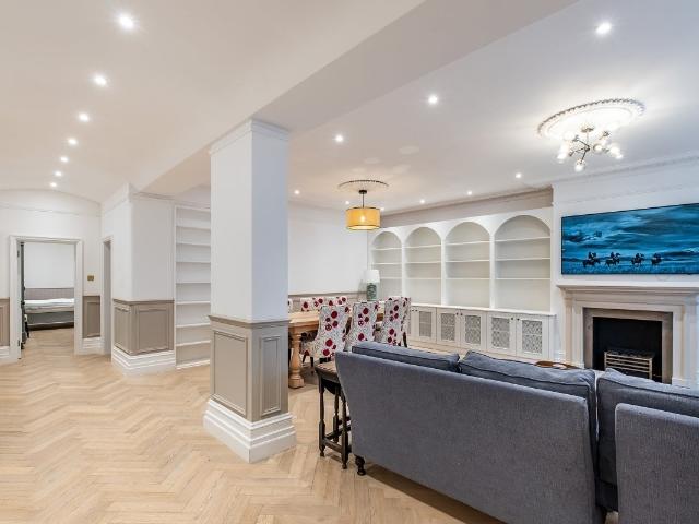 Apartment at Cornwall Gardens, Greater London