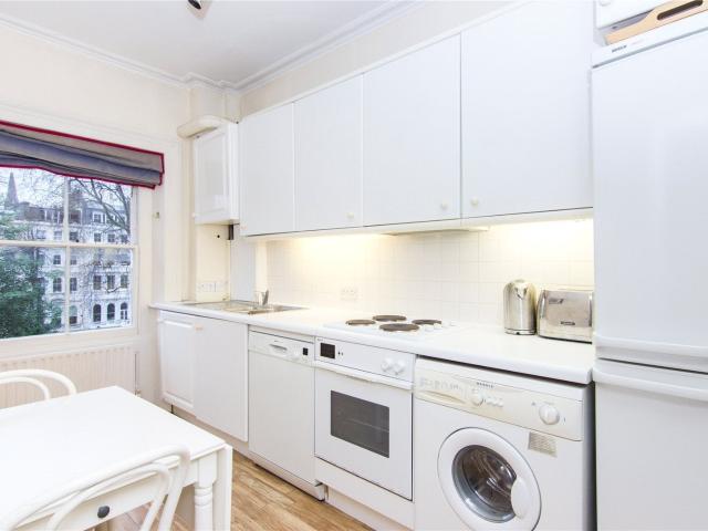 Apartment at Cornwall Gardens, Greater London