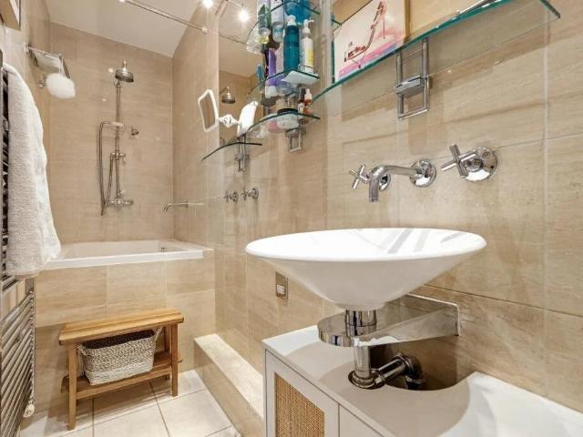 Apartment at Cornwall Gardens, Greater London