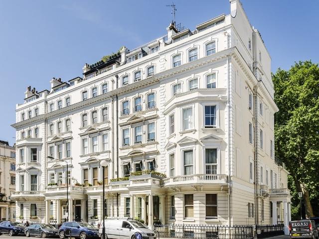 Apartment at Cornwall Gardens, Greater London