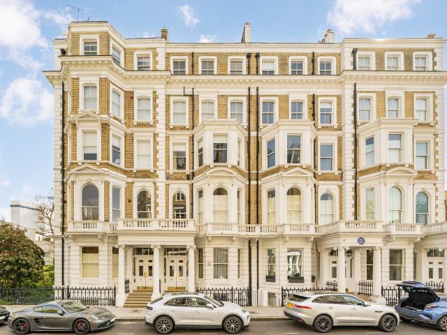Apartment at Cornwall Gardens, Greater London