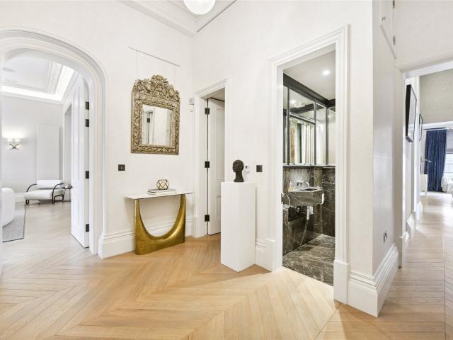 Apartment at Cornwall Gardens, Greater London