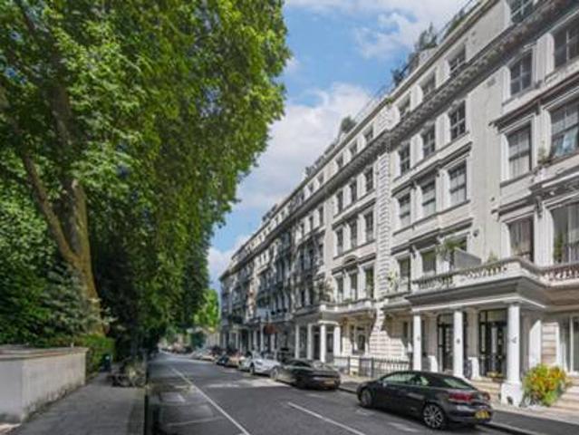 Apartment at Cornwall Gardens, Greater London