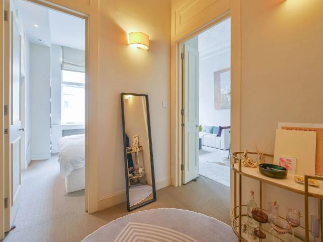 Apartment at Cornwall Gardens, Greater London