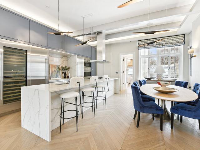 Apartment at Cornwall Gardens, Greater London