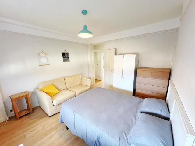Apartment at Cathnor Road, Greater London