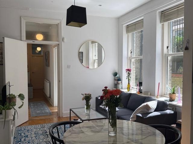 Apartment at Cathcart Hill, Greater London