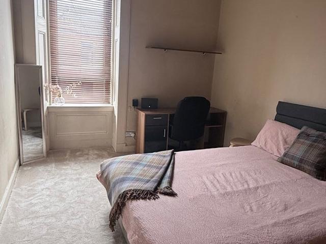 Room at Cathcart Road, Glasgow
