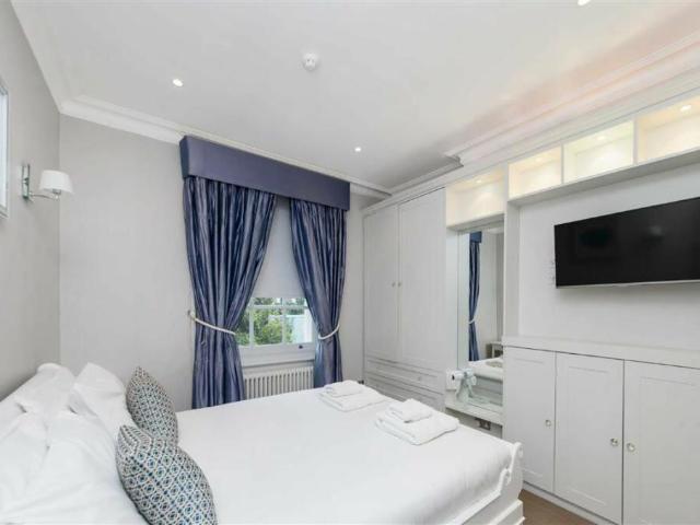 Apartment at Cathcart Road, Greater London