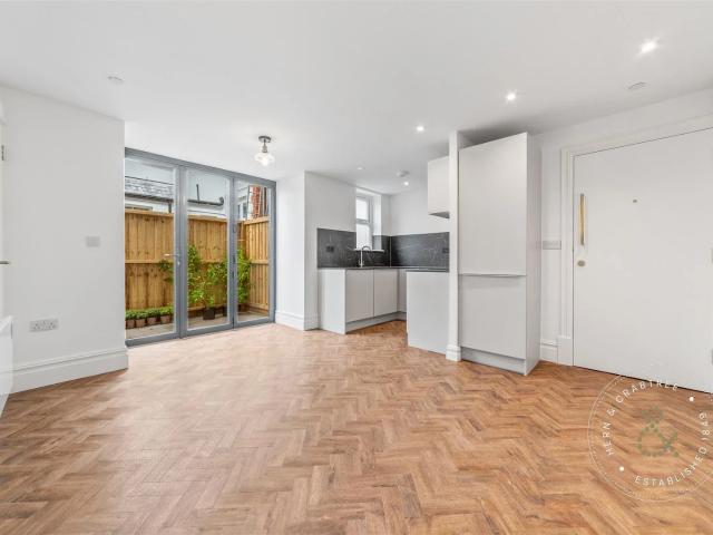 Apartment at Cathedral Road, Cardiff