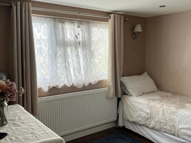 Room at Cavendish Gardens, Greater London