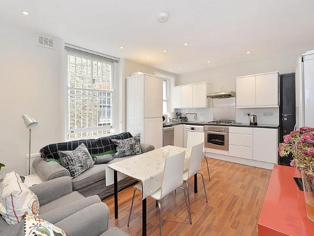 Apartment at Cavendish Parade, London