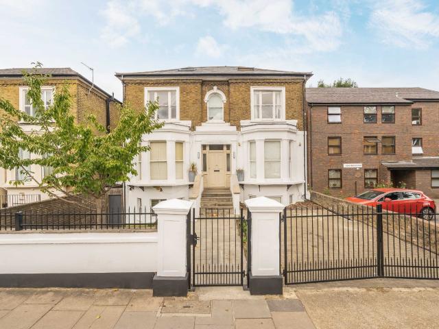 Apartment at Cavendish Road, Greater London