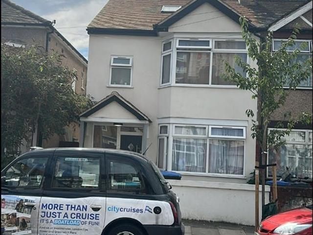 Apartment at Cavendish Road, Greater London