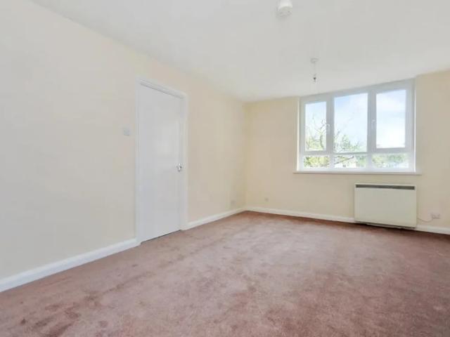 Apartment at Cavendish Road, Greater London