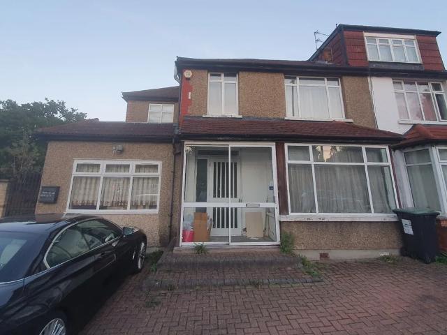 Apartment at Caversham Avenue, Greater London