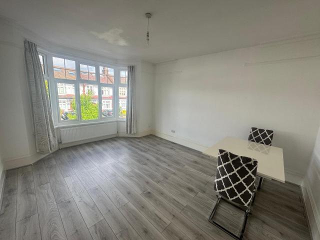 Apartment at Caversham Avenue, Greater London