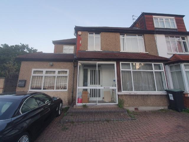 Apartment at Caversham Avenue, Greater London