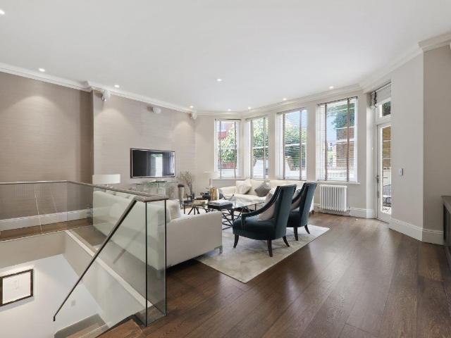 Apartment at Cadogan Gardens, Greater London