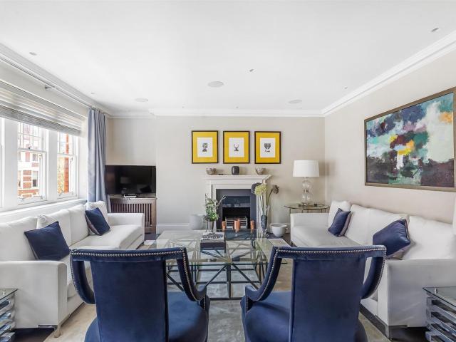 Apartment at Cadogan Gardens, Greater London