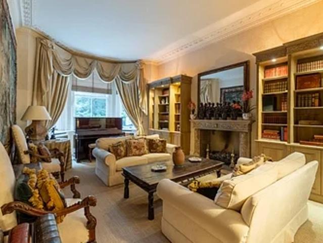 Apartment at Cadogan Gardens, Greater London