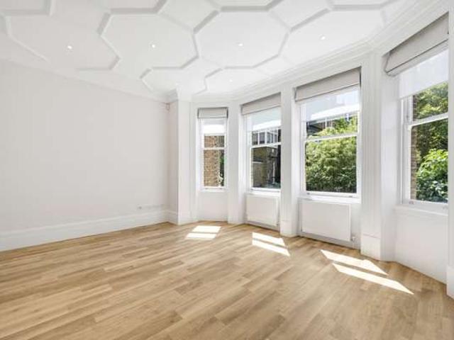 Apartment at Cadogan Gardens, Greater London