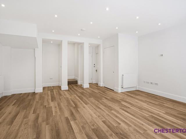 Apartment at Cadogan Gardens, Greater London
