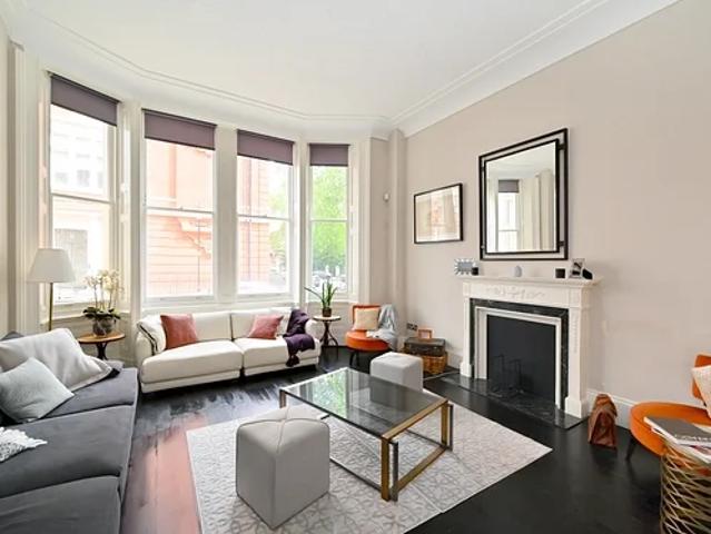 Apartment at Cadogan Square, Greater London
