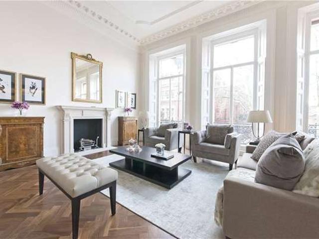 Apartment at Cadogan Square, Greater London