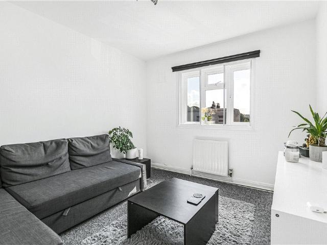 Apartment at Caistor Road, Greater London
