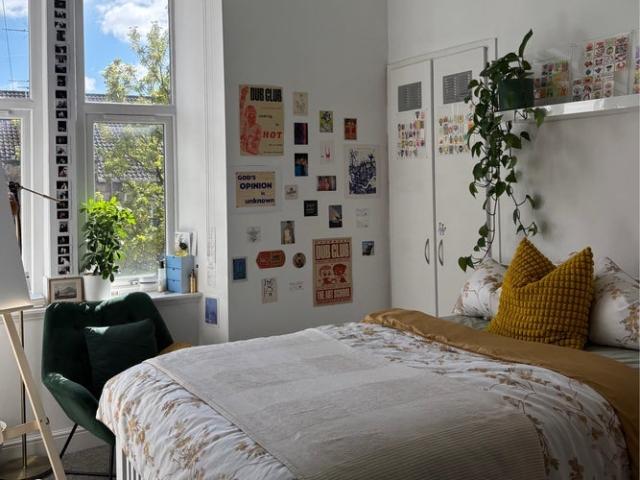 Room at Caird Drive, Glasgow